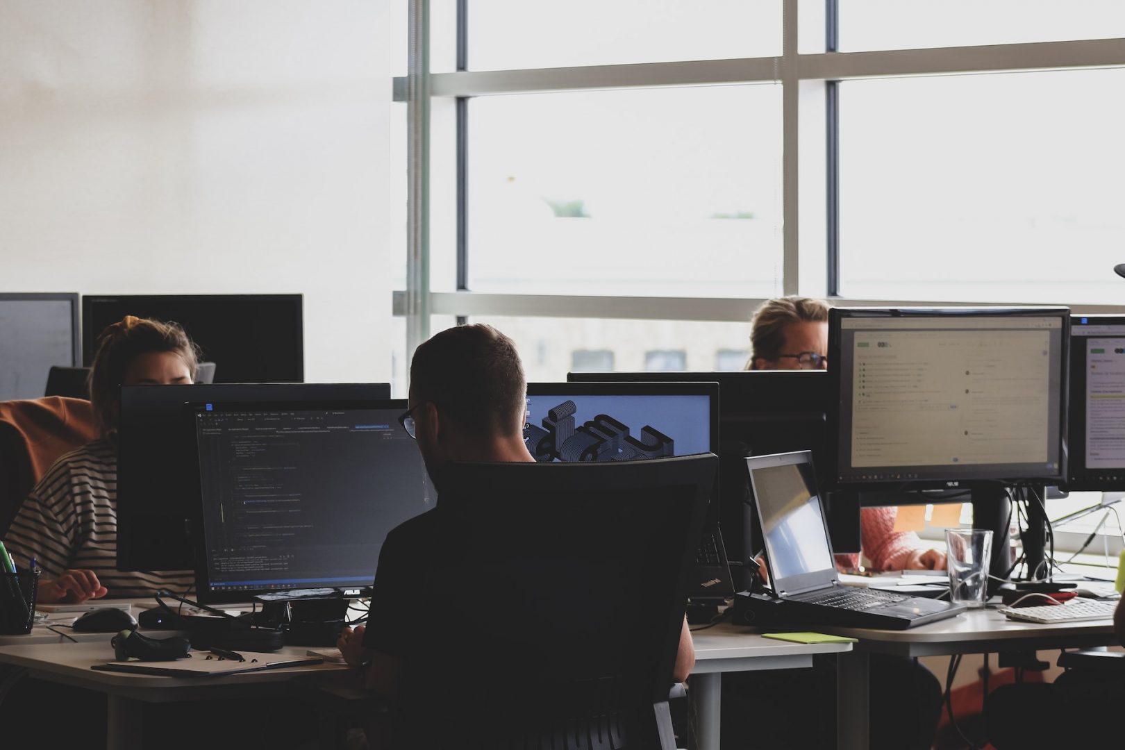 Serwer dedykowany kontra serwer wirtualny – Blog Sprint Data Center Serwer dedykowany kontra serwer wirtualny – Blog Sprint Data Center